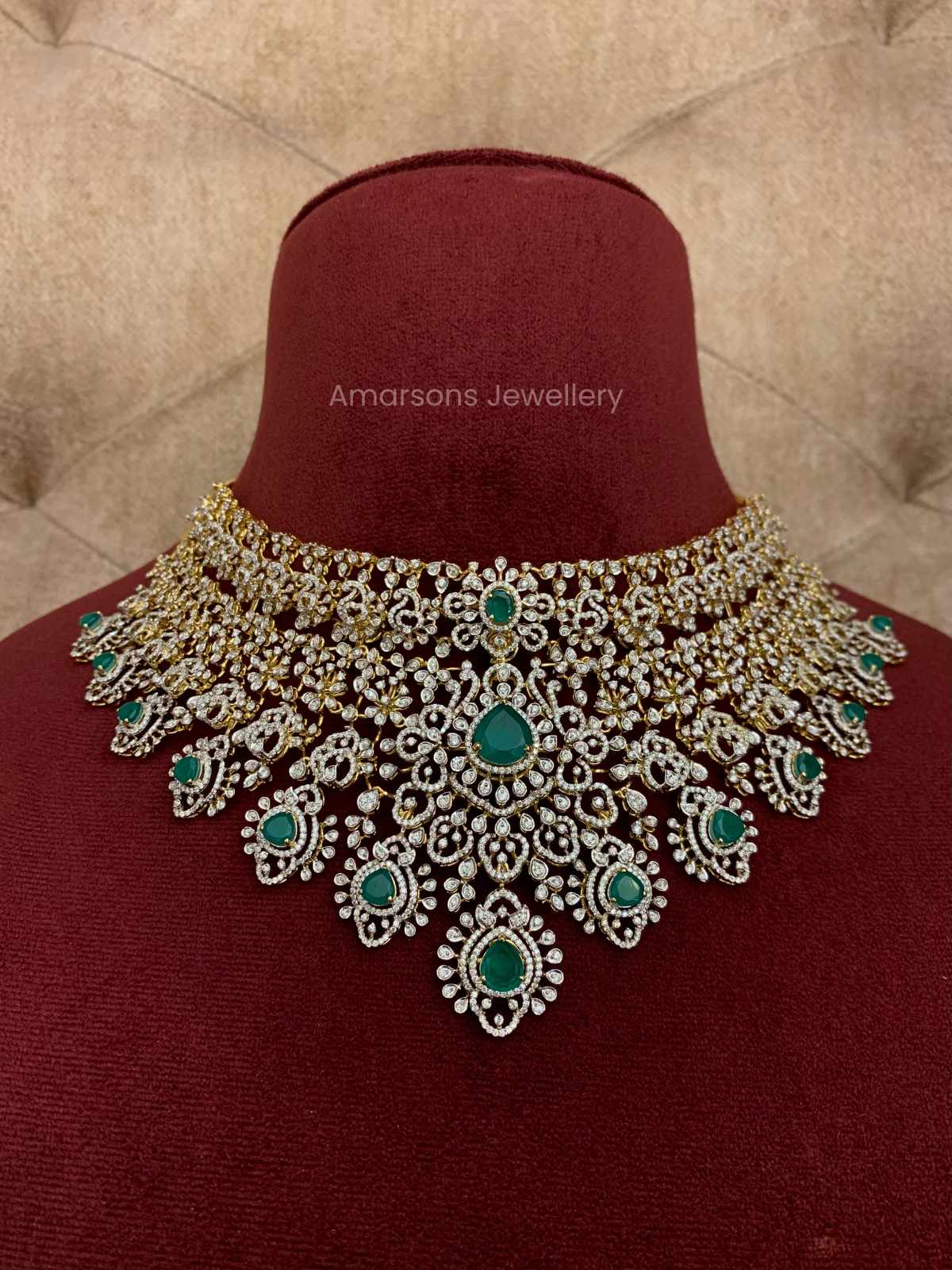 Elegant 18k VVS EF Diamond Necklace with Green Stone | DNS-1198 ...